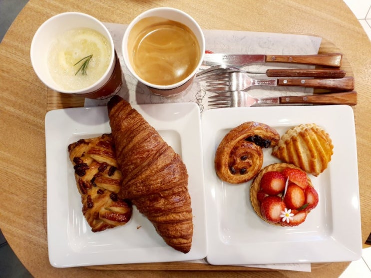 사당역 카페 브리오슈도레 크루아상 딸기타르트가 맛있는 예쁜 카페♡ 네이버 블로그