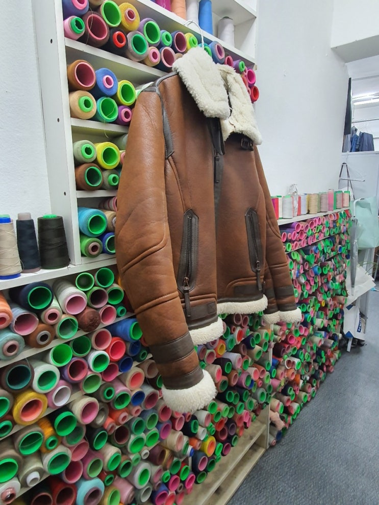 가죽무스탕자켓 수선 잘하는곳 가죽무스탕 점퍼 늘리기 가죽무스탕자켓수선집 자켓수선잘하는곳 무스탕자켓늘리기 가죽무스탕자켓 늘림수선