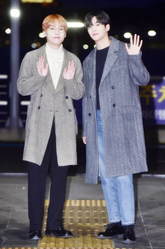 남자연예인 공항패션으로 보는 남자 봄 데일리룩 추천 네이버 블로그