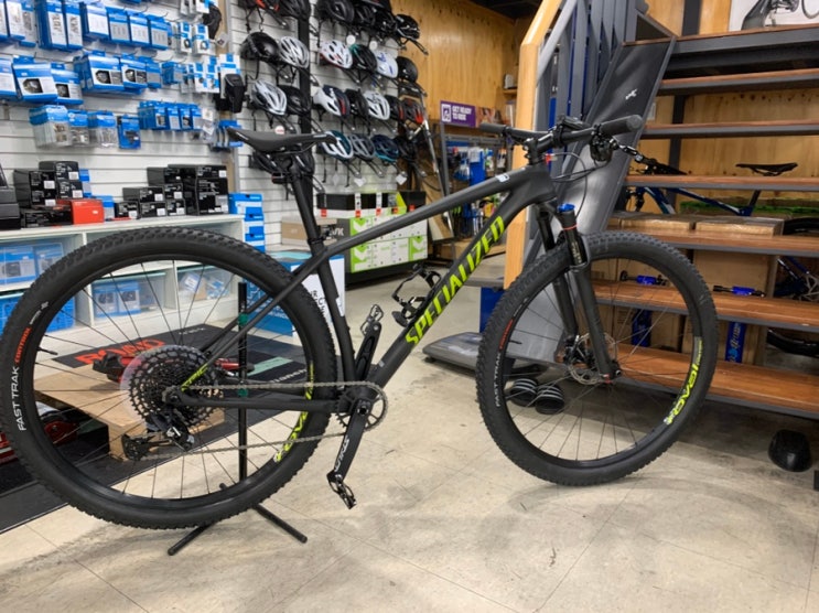 Specialized 카본 Mtb 승차감은 대박 가벼운 무게로 선보이는 스페셜라이즈드 에픽 콤프 출고 안양 자전거 매장