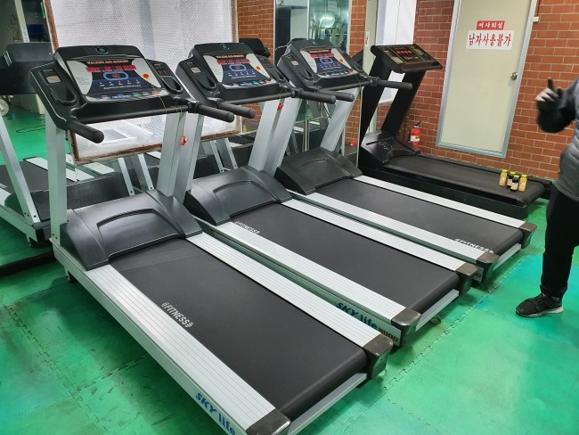 런닝머신나라 중고 클럽용 런닝머신 스카이라이프8000 판매 국산 런닝머신 리폼 런닝머신 인버터 사용 Ac모터 런닝머신 인버터