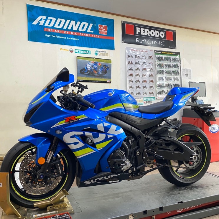 스즈키 Gsx R1000 쉘 어드밴스 울트라 10 40 엔진오일 하이플로 오일필터교환 작업 입니다 대구오토바이세차