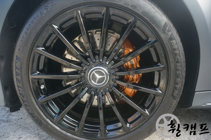 부산캘리퍼도색 벤츠휠도색 자동차휠수리 벤츠 Gt 43amg 4도어 정품휠 캘리퍼 도색작업 패키지상품 할인
