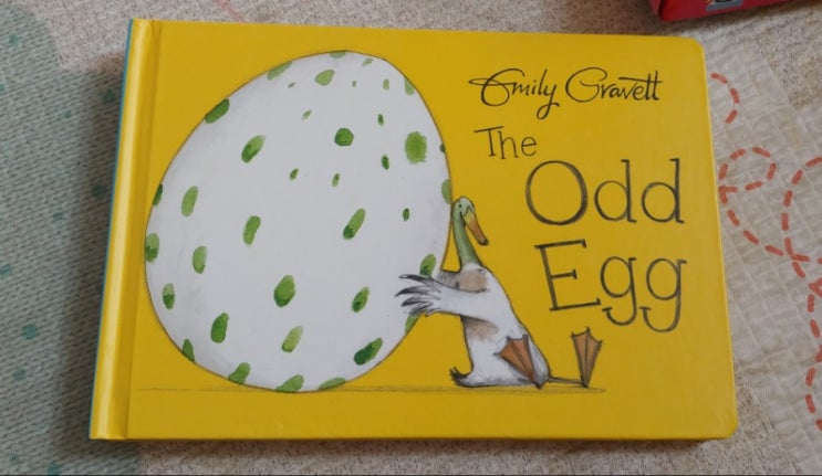 [그림책리뷰] 에밀리 그래빗의 톡톡 튀는 The odd egg (by Emily Gravett) : 네이버 블로그