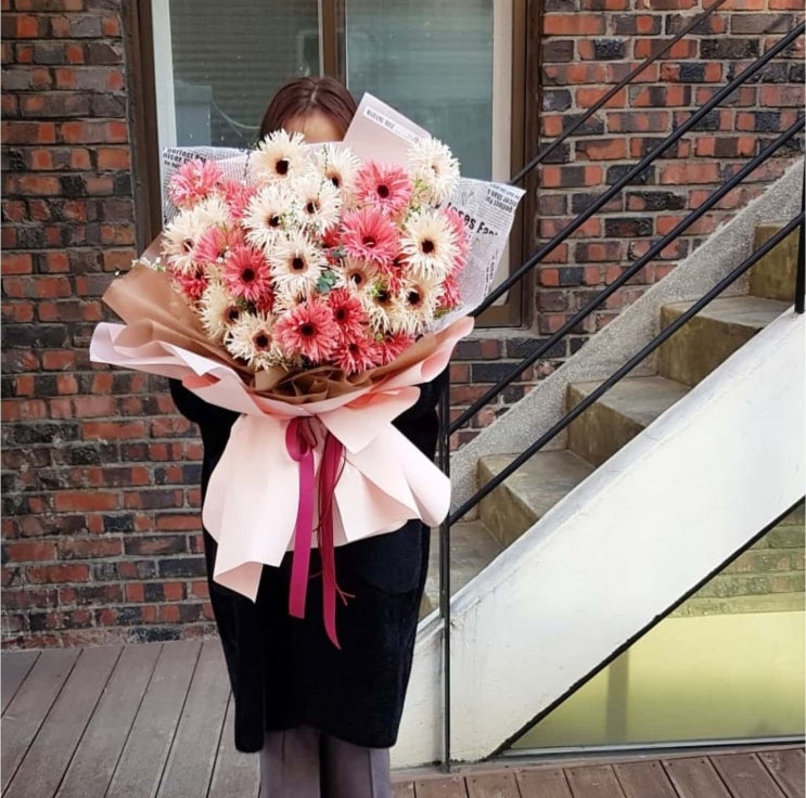 Mariangrose 여자친구 실거베라 대형 꽃다발 프로포즈 이벤트 기념일선물 연남동꽃집 홍대꽃집 상암꽃집