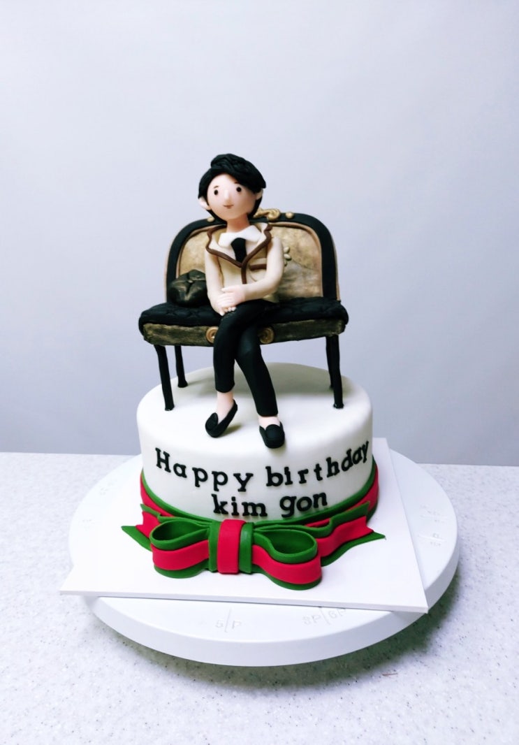 스위트해븐 남친생일케이크의자케이크연예인케이크주문케이크기념일케이크강남슈가크래프설탕공예자격증과정창업과정논현반포