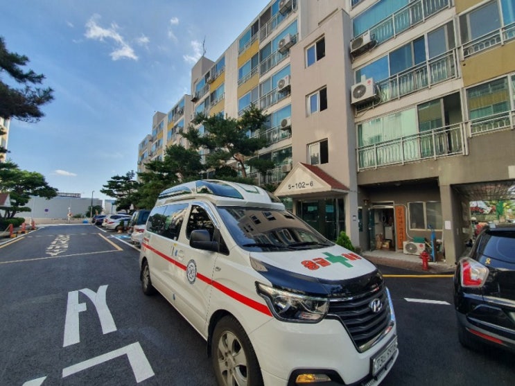 주기적으로 병원을 가실때 편안하게 이용하는 사설구급차 병원구급차 환자이송 안전한구급차 네이버 블로그