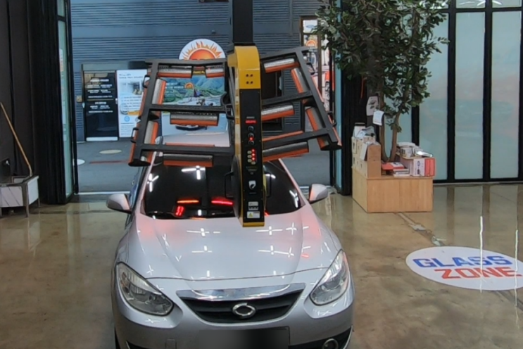 Sm3 유리교환 사거리 운전 중 돌빵으로 전면유리가 깨진 르노삼성 앞 유리교체 솔라쉴드 열차단썬팅 패키지 후기 및 유리종류에 따른 유리교환 복원 하이패스룸미러 비용