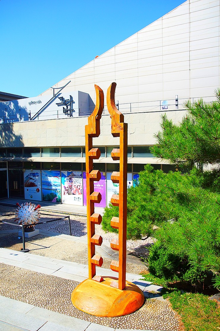 양홍섭 작가의 LADDER OF HOPE(춘천MBC 주최 2020 한국현대조각초대전 전시작품 37) : 네이버 블로그