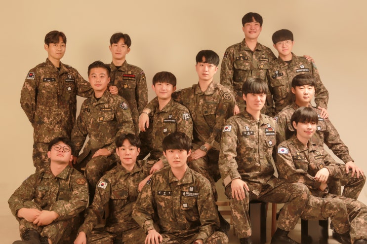 산본군인우정사진 단체군인전역사진 자연스럽게 잘찍는 베이지컨셉전문 우정사진사진관 원플스튜디오에서 촬영하다 네이버 블로그
