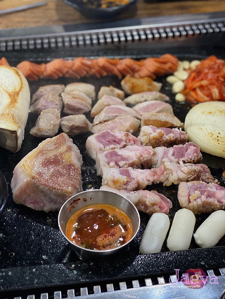 경남창원 도계동맛집 육즙가득하게 고기 구워주는 집돌판꽃삼겹살 네이버 블로그