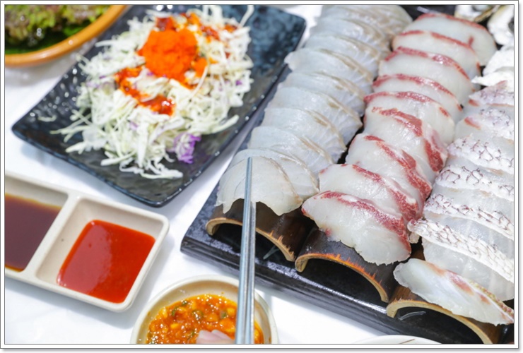 즐건 주말~~ 열심히 일한사람은 먹고싶은것을 먹어야죠~~ 구읍뱃터 횟집 영종수산윤미네에서 실컷 먹었어요 네이버 블로그