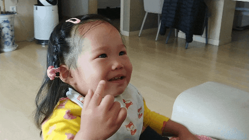 쭈니 육아일기 생후17개월 아기 발달 상황 언어말하기 행동책육아유아식 시간 우유량피부낮잠밤잠수면시간대변