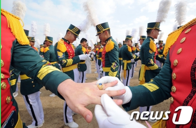 노량진 민족부사관장교학원 임관반지에 담긴 의미와 디자인feat이젠 2021년 장교 임관하는 여러분들의 것 네이버 블로그