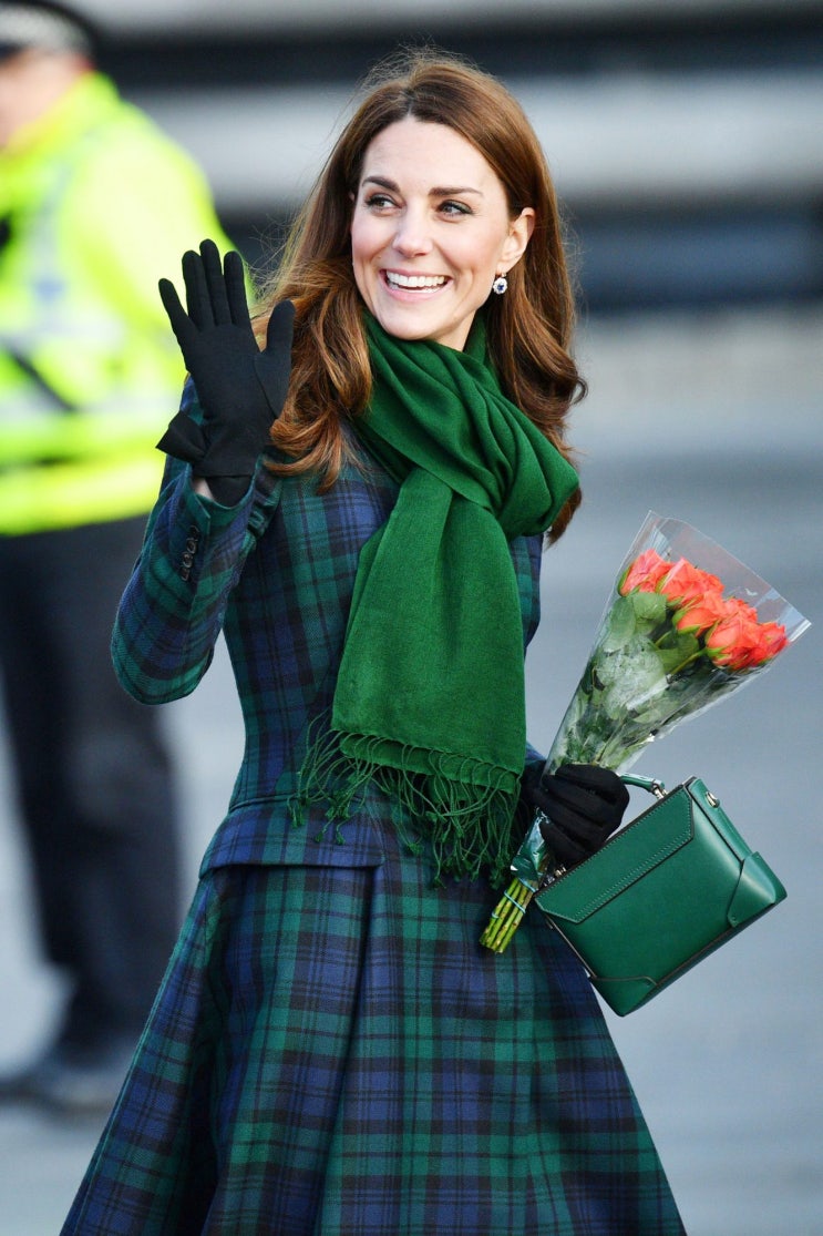 영국 여왕의 공식 장갑 코넬리아 제임스, 케이트 미들턴 버전으로 따라 끼기 Kate Middleton's Cornelia ...