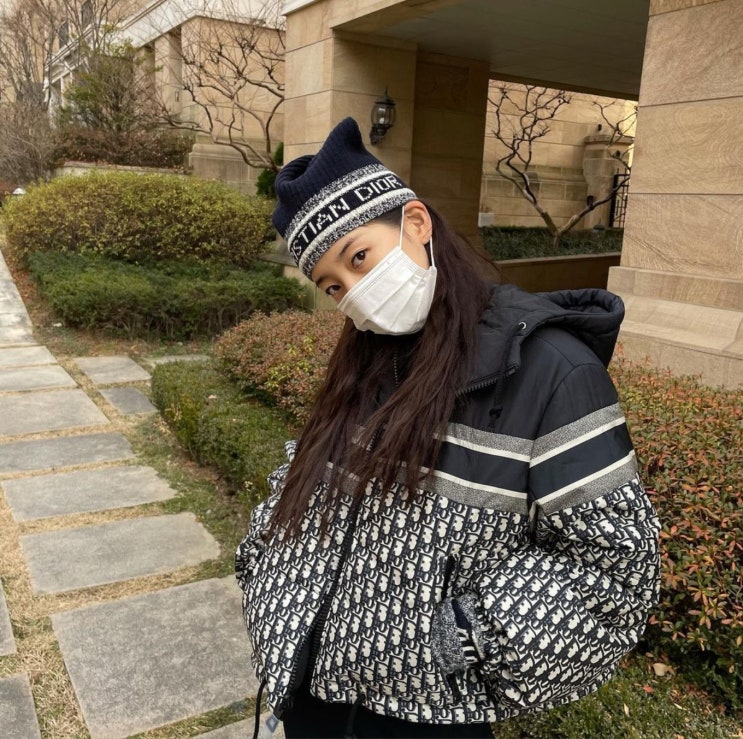 패셔니스타 수지 보아 레드벨벳 조이 화사가 선택한 여자연예인 숏패딩 사복 모음 보실래요 네이버 블로그