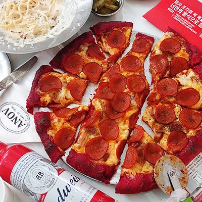 [연남동맛집/홍대맛집/아노브 ANOV] 도우가 새빨간 피자! 아노브 X 버드와이저 : 네이버 블로그