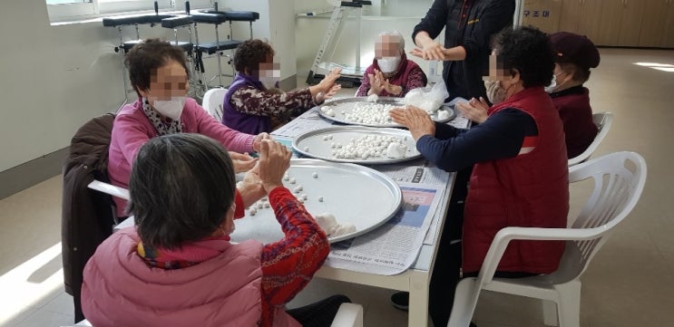 부산북구노인복지관련재가주간보호센터 효심주간보호센터 인지활동프로그램 동지팥죽만들기 네이버 블로그