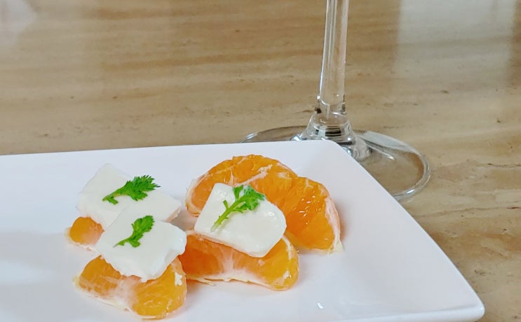 혼술/와인 안주에 과일치즈 추천(엘프 살구 앤 아몬드& 프레지던트 치즈 wee brie) : 네이버 블로그