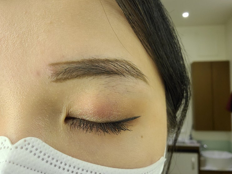 모양 대칭 잡는 것부터 연습하면 충분히 따라할 수 있는 셀프눈썹왁싱 저녁이면 올라오는 아빠 수염처럼 면도하지 말고 왁싱으로