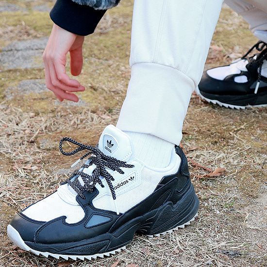 아디다스 팔콘 트레일 EF9023 여자운동화 후기 : 네이버 블로그