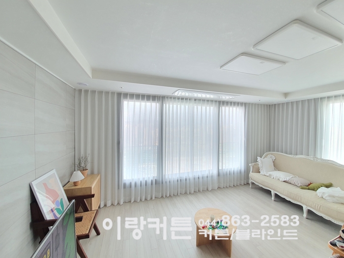 세종시 나성동 나릿재마을2단지 세종리더스포레 양창 거실 화이트커튼 아늑하고 깨끗하게 세종시커튼이랑커튼 어진동커튼 나성동커튼