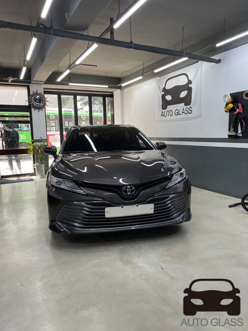 Toyota Camry 캠리 8세대 앞유리 파손 깨짐 2018년식 캠리 앞유리 교체 및 전면 썬팅 교환 올바른 토요타 캠리 전면