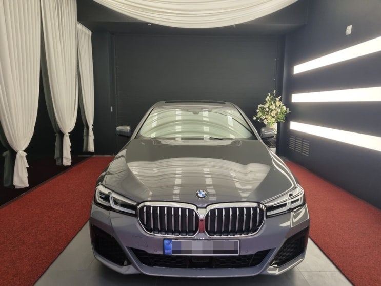 BMW 대표 볼륨모델 비즈니스 스포츠세단, BMW 520i M SPT LCI OE 옵션변경 서라운드뷰 추가 김승한팀장 출고 ...