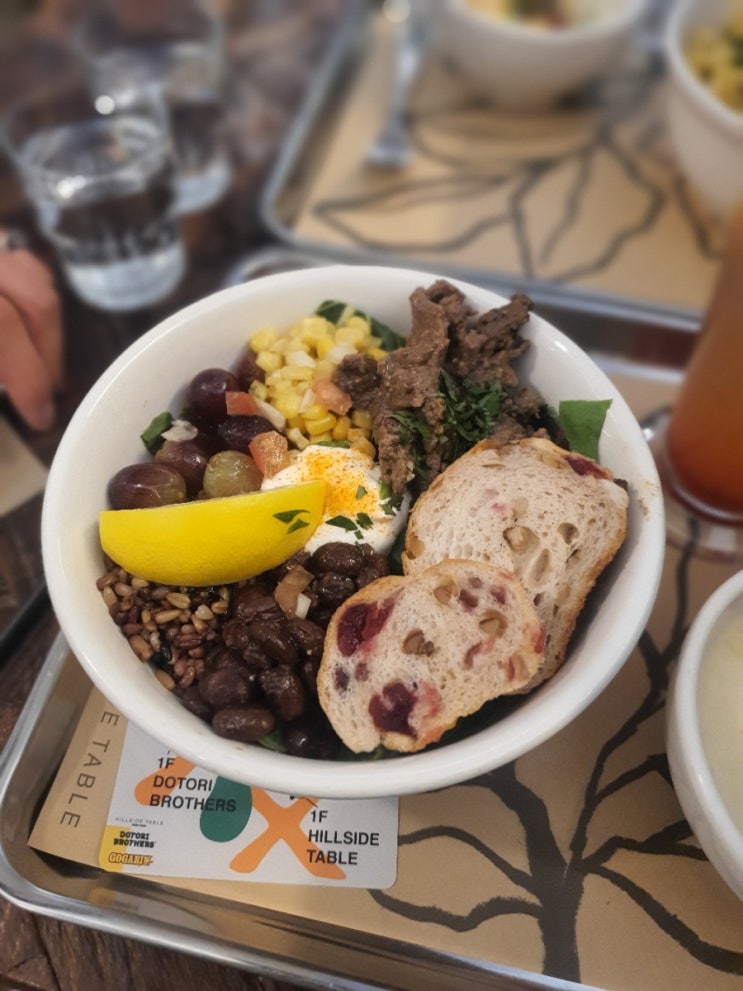 한끼 식사로도 충분한 샐러드한그릇 / 광화문 힐사이드테이블 : 네이버 블로그