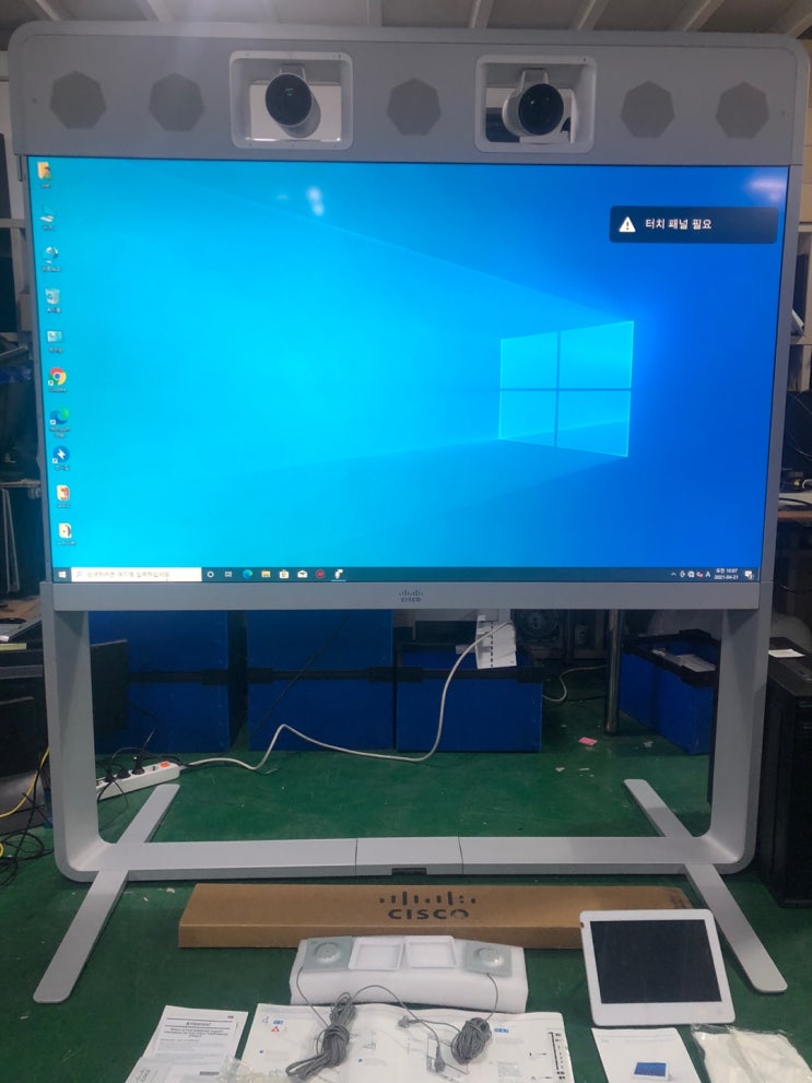 Cisco CTS-MX800S-2CAM-K9 MX800 Telepresence 70" Dual Camera Conference ...