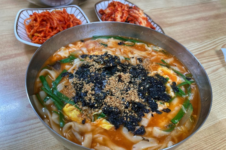 양양속초 현지 맛집 추천 양양 읍내 오일장 장칼국수 맛집 용천식당 밥까지 말아서 든든하게 한 끼 식사하고 봄맞이 모종