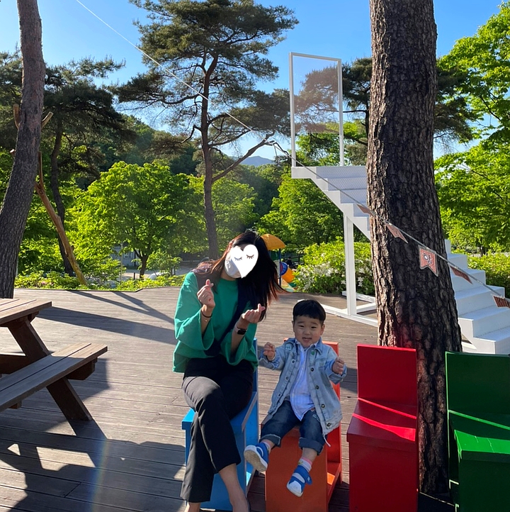 과천 산뷰에 넓은 잔디밭에 미끄럼틀까지 아이랑 오기 좋은 만나카페 네이버 블로그