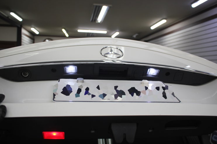 벤츠 W204 C200 번호판등 LED 교체 _CARZIP 카집 : 네이버 블로그