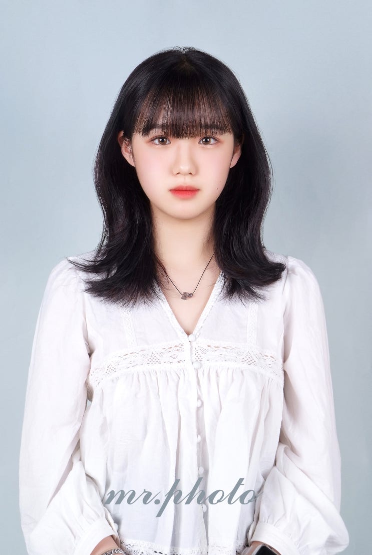 부천역사진관부천컬러증명사진 여름과 잘 어울리는 색으로 컬러증명사진 찍으러 미스터포토 부천점으로 오세요~♡ 에쉬그레이
