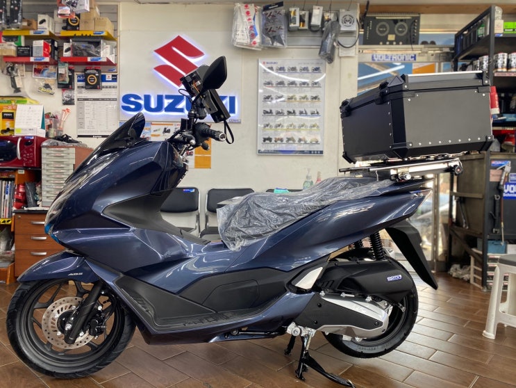 혼다 Pcx125 블루 신차출고 배달용 자석 핸드폰 거치대 슬라이드짐대 알루미늄 65l 탑박스 장착 네이버 블로그