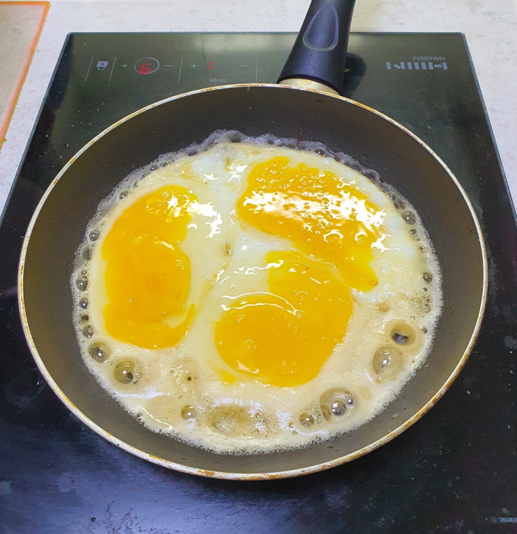 아무리 밥 맛 없어도 계란 후라이와 함께라면 두려울 것이 없네. : 네이버 블로그