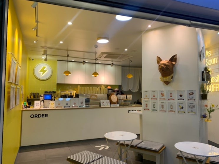 [용산/ 신용산역 카페] "ASAP coffee (에이셉커피)" 제임스 강아지가 사장님인 카페! : 네이버 블로그