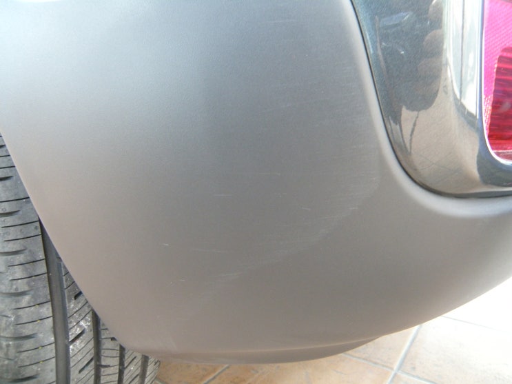안양 호계동 자동차 외형복원 차 긁힘 스크래치로 무광 플라스틱 범퍼 복원을 위해 입고된 트랙스수원차량손상의왕흠집제거군포기스제거산본차량흠집평촌자동차수리과천차량수리