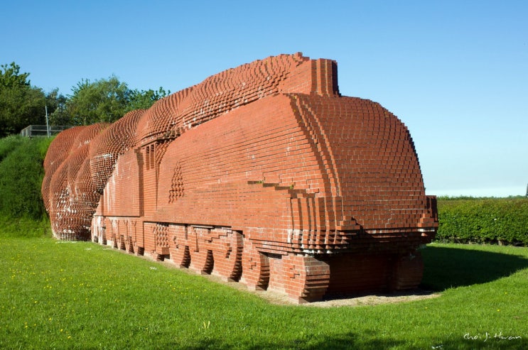 [1st Day 북동 잉글랜드] Darlington Brick Train Sculpture (Durhamshire) David ...