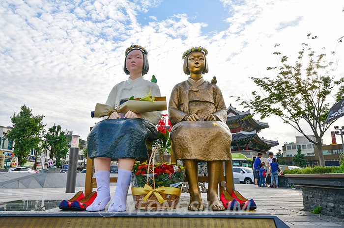 전주 한옥마을 풍남문광장 평화의 소녀상 : 네이버 블로그