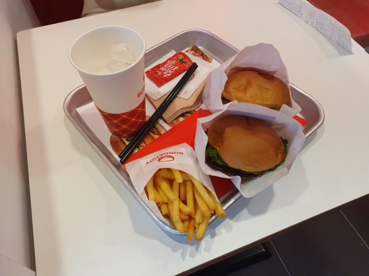 버거리 홍대 맛집 패스트푸드 수제버거 그 중간에 서있는 국산화 프랜차이즈 버거 내돈내산 리뷰 네이버 블로그