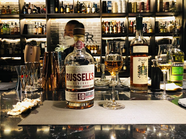 와일드 터키 러셀 리저브 10년(Wild Turkey - Russell's Reserve 10 Years Old) in ...