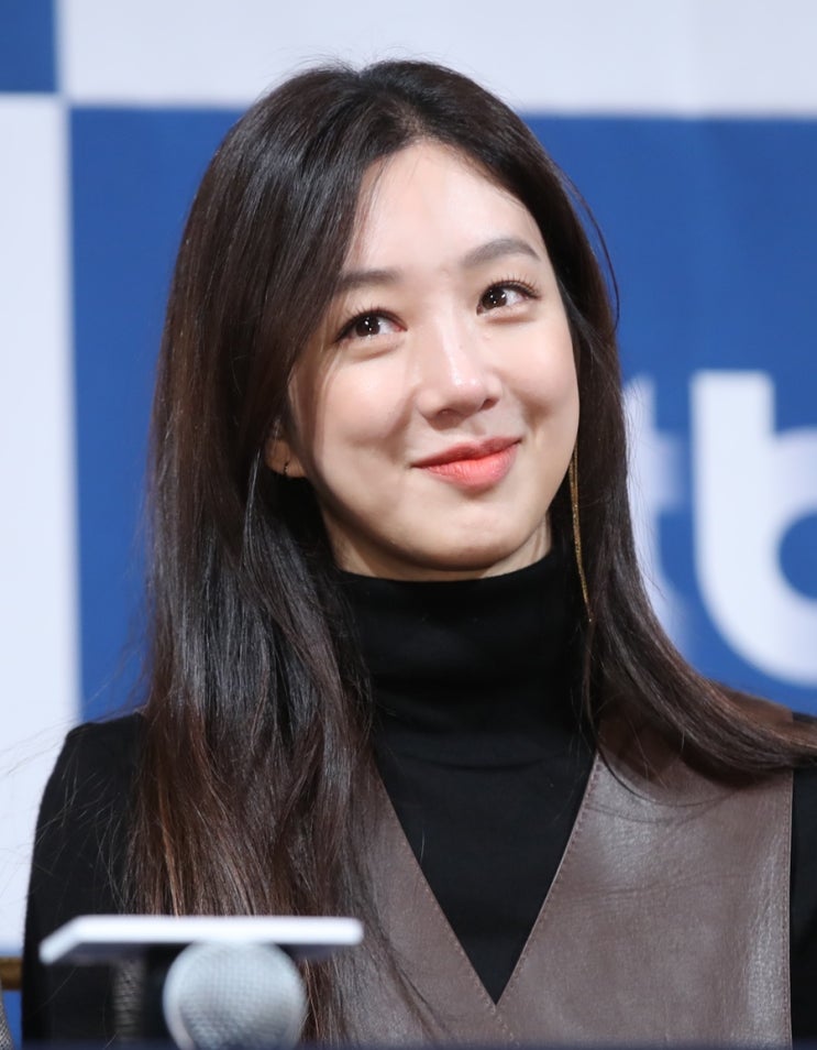 브라이언 여자친구 걸그룹 누구 전 여친 나이 프로필 데뷔 초 사귄 걸그룹 여친 동료 가수와 양다리 홍진경과 친해 고백 연애