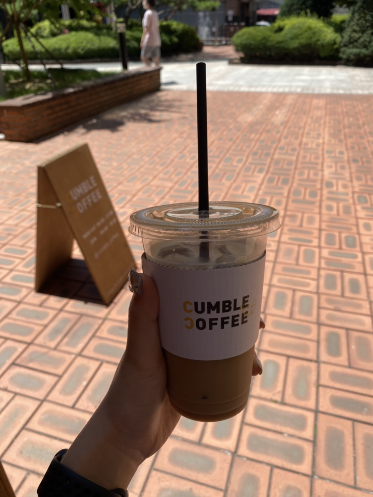 [정자동 카페] Cumble Coffee에서 고소한 귀리우유로 만든 아이스라떼 한잔을! : 네이버 블로그