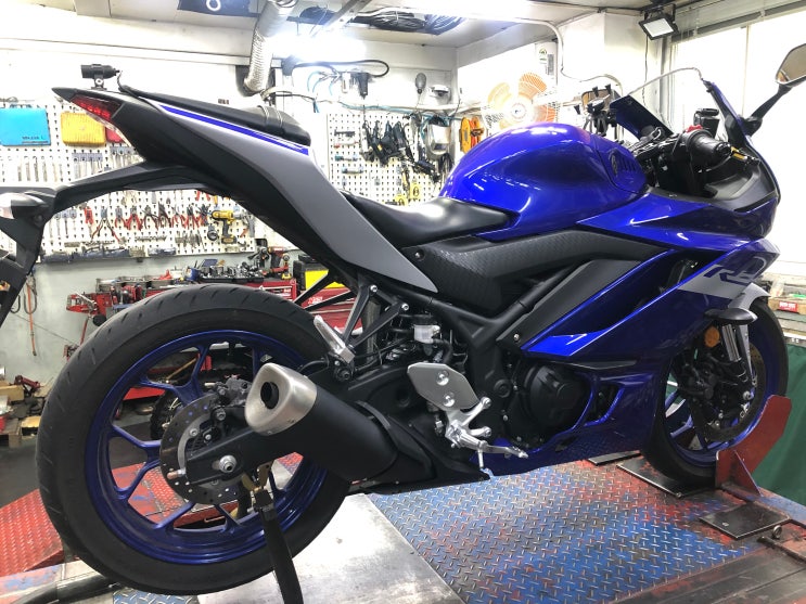 YZF - R3 백스텝 ( 리어셋 ) 장착 , 야마루브 스포츠 엔진오일 교환, SC 프로젝트 슬립온 머플러 장착 ! 대구 야마하 ...