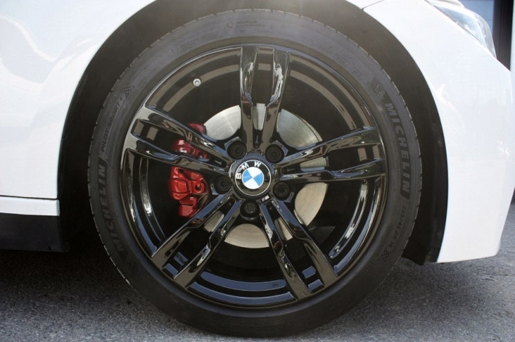 BMW 320i 441M 휠 상처 수리 후 블랙유광 휠도색 : 네이버 블로그