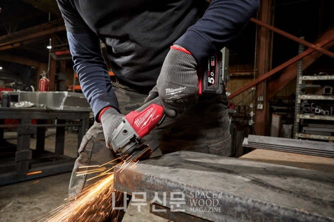 밀워키, ‘M18 FUEL 5인치 앵글 그라인더’ 3종 출시 : 네이버 블로그