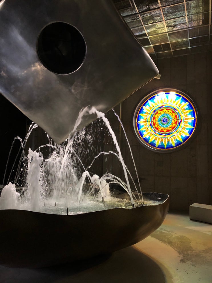 [신사/가로수길] ADER SPACE 3.0_SF 영화 속 우주선에 들어간 것 같은 공간 : 네이버 블로그