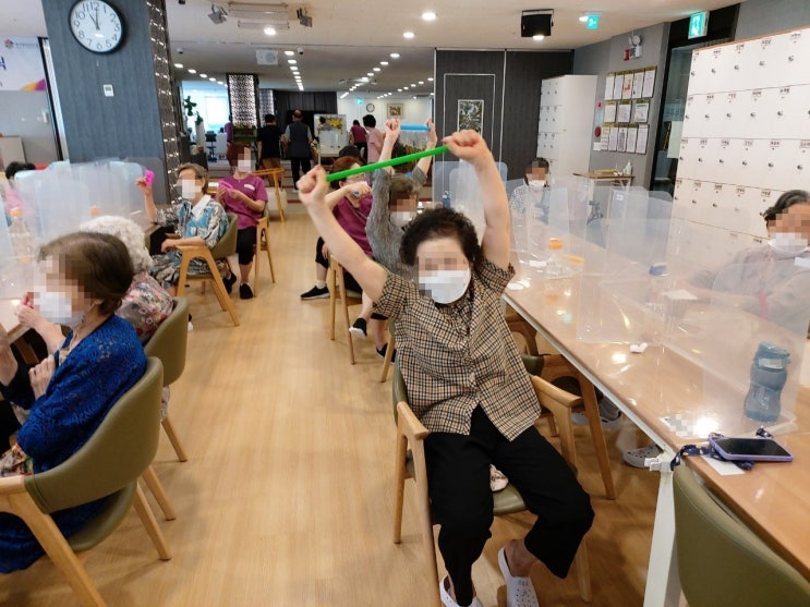 미술프로그램 덕양구삼송노인주간보호센터 미술프로그램 파인애플 만들기시니어데이케어 주은 삼송센터 네이버 블로그