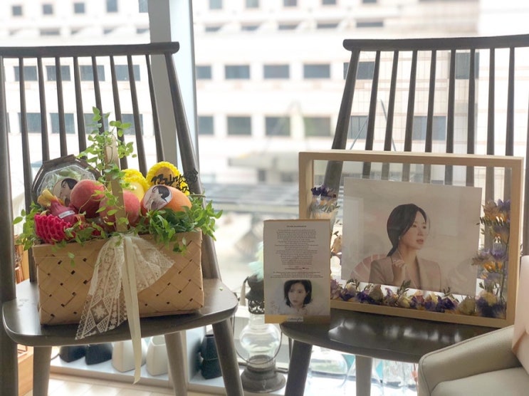 신논현역꽃집 강남역꽃집 엘이태원 임수향 배우님 서포트 투명액자 L 연예인 꽃배송 부케액자 부케돔 꽃 부케말리기